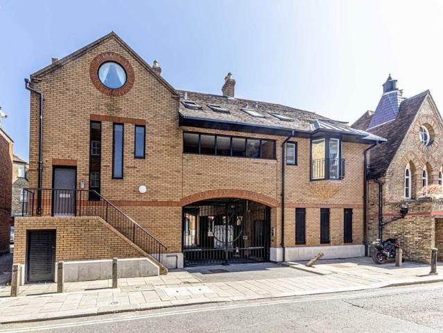 Apartment at Clarence Street, Greater London