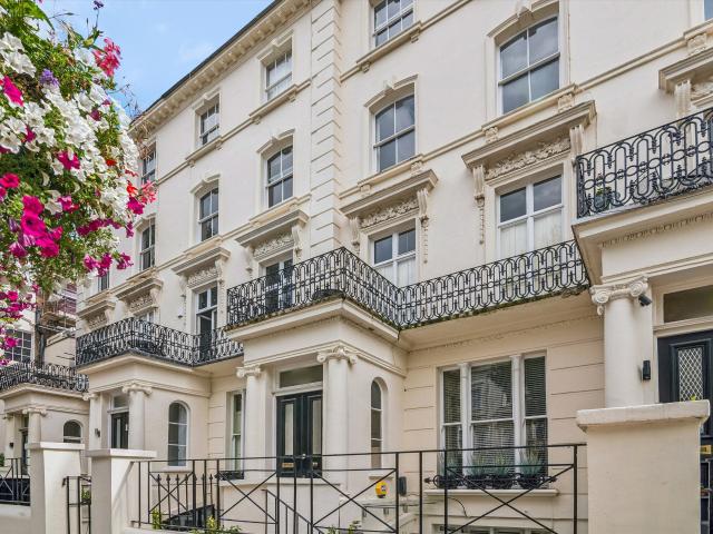 Apartment at Clarendon Gardens, City of Westminster