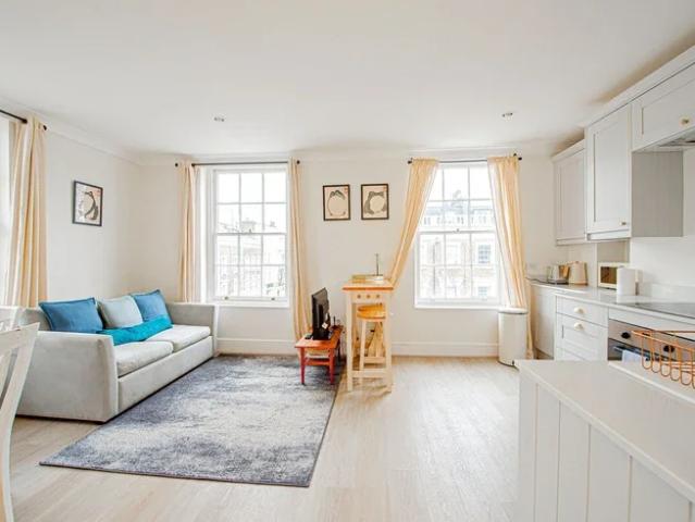 Apartment at Clarendon Street, City of Westminster