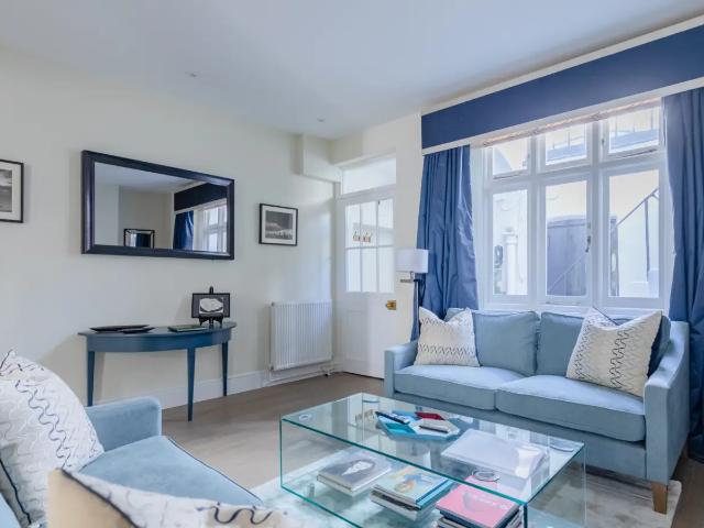 Apartment at Clarendon Street, City of Westminster