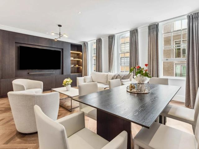 Apartment at Clarges Street, City of Westminster