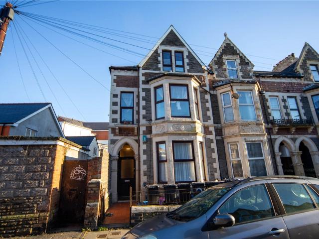 Apartment at Claude Road, Cardiff