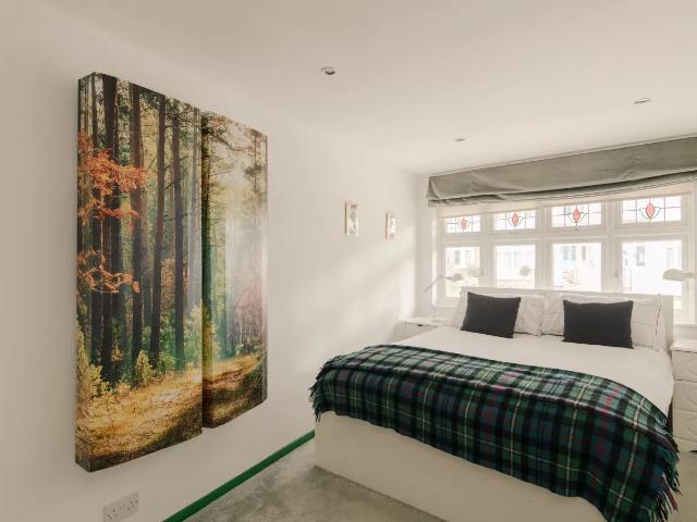 Apartment at Clayponds Avenue, Greater London