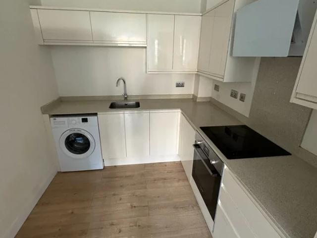 Apartment at Cleeve Road, Mole Valley