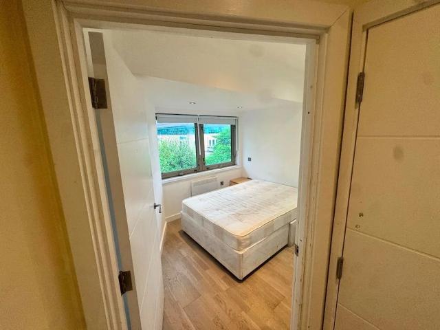Apartment at Cleeve Road, Mole Valley