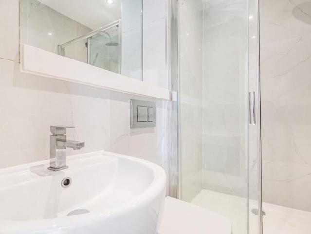 Apartment at Cleeve Road, Mole Valley