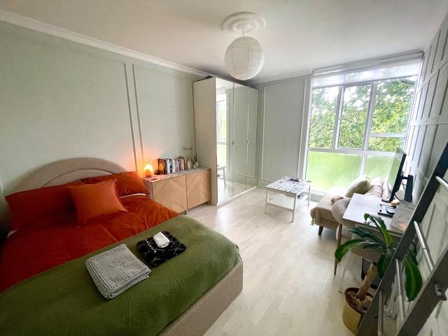 Apartment at Cleveland Gardens, City of Westminster