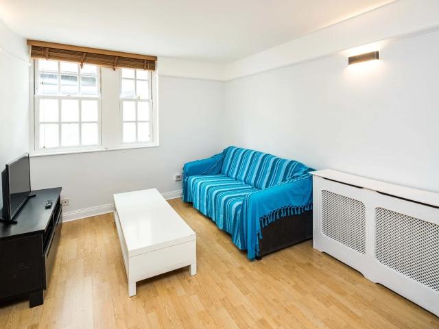 Apartment at Cleveland Grove, Greater London