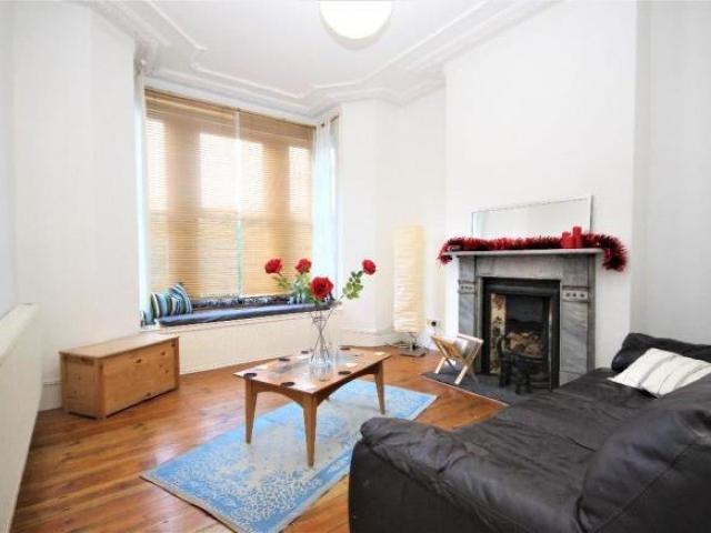 Apartment at Cleveland Park Avenue, Greater London