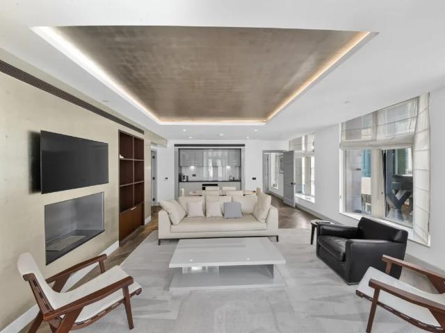 Apartment at Cleveland Row, City of Westminster