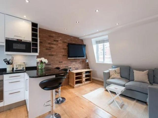Apartment at Cleveland Street, Greater London