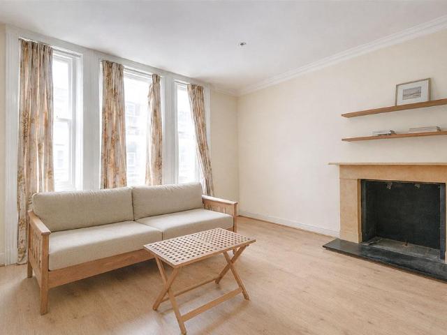 Apartment at Cleveland Street, London