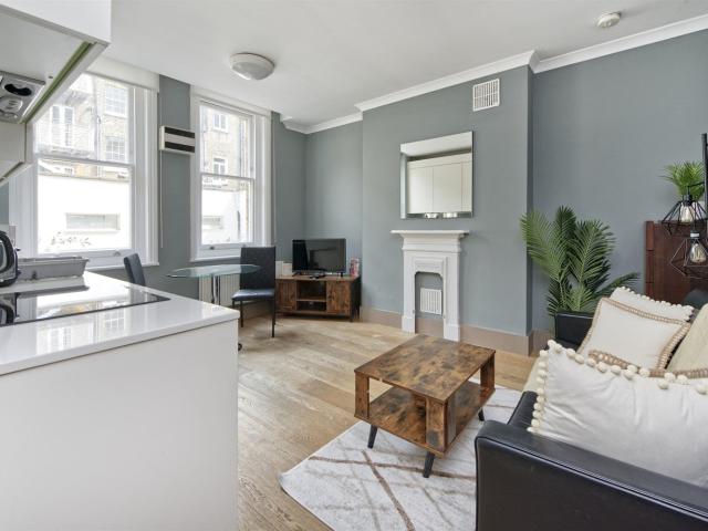 Apartment at Cleveland Street, London