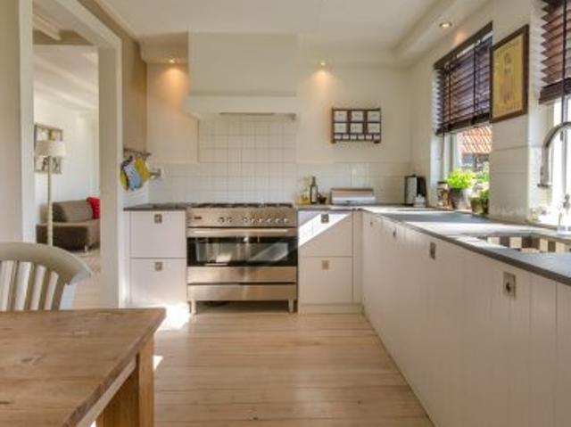 Apartment at Cleveland Way, Greater London