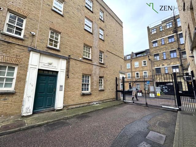 Apartment at Cleveland Way, Greater London