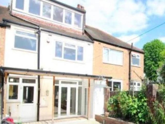 Apartment at Cleveley Crescent, Greater London
