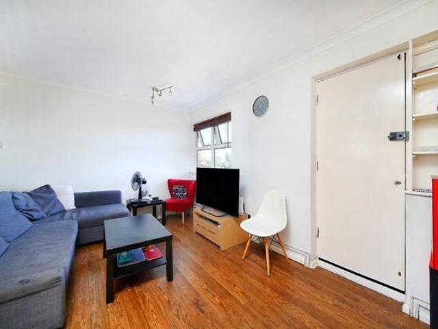 Apartment at Clifford Avenue, Greater London