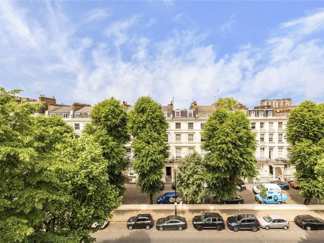 Apartment at Clifton Gardens, City of Westminster