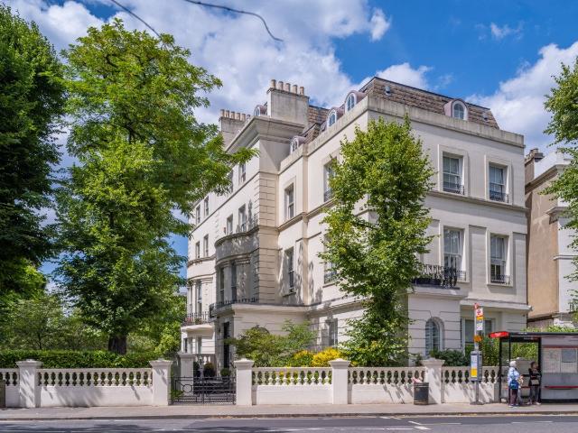 Apartment at Clifton Gardens, City of Westminster