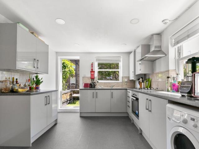 Apartment at Clifton Gardens, City of Westminster