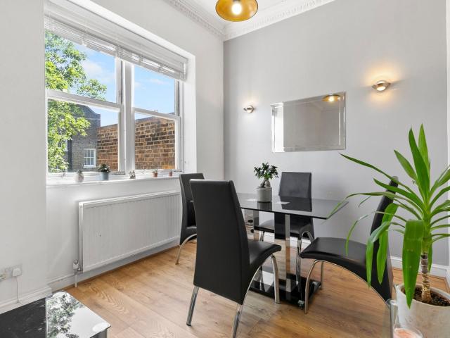 Apartment at Clifton Gardens, City of Westminster