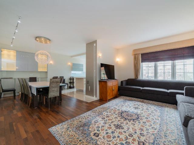 Apartment at Clifton Road, City of Westminster