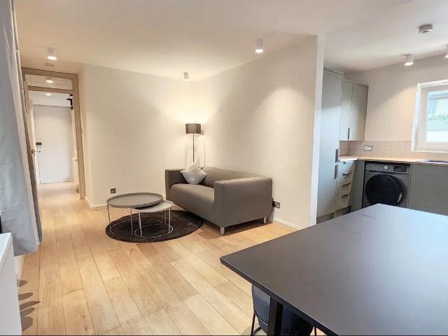 Apartment at Clifton Road, Greater London