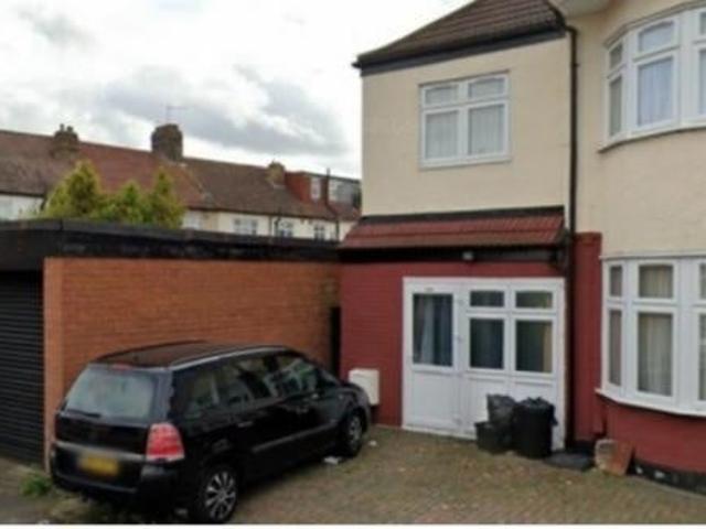 Apartment at Clifton Road, Greater London