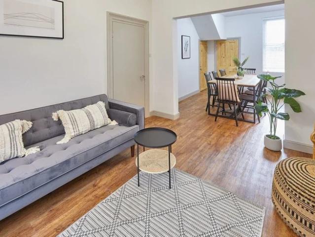 Apartment at Clifton Street, Scarborough