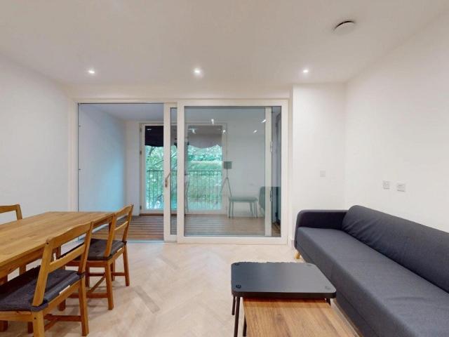 Apartment at Clock View Crescent, Greater London