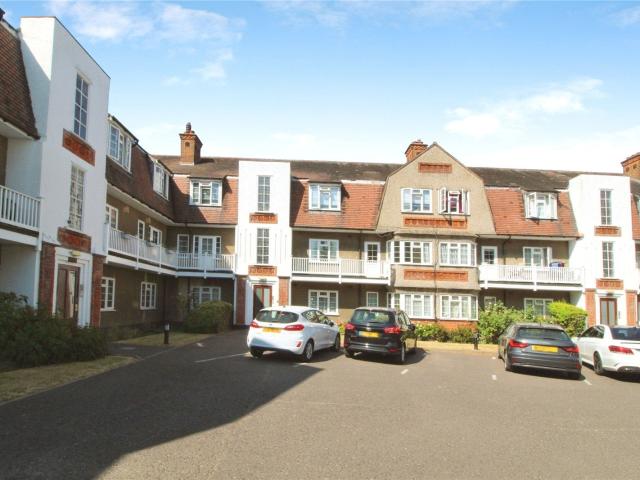 Apartment at Clovelly Court, Greater London