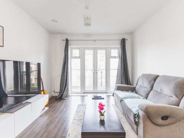 Apartment at Clovelly Court, Greater London