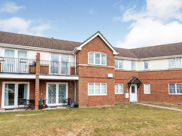 Apartment at Cloverleaf Way, Basingstoke and Deane