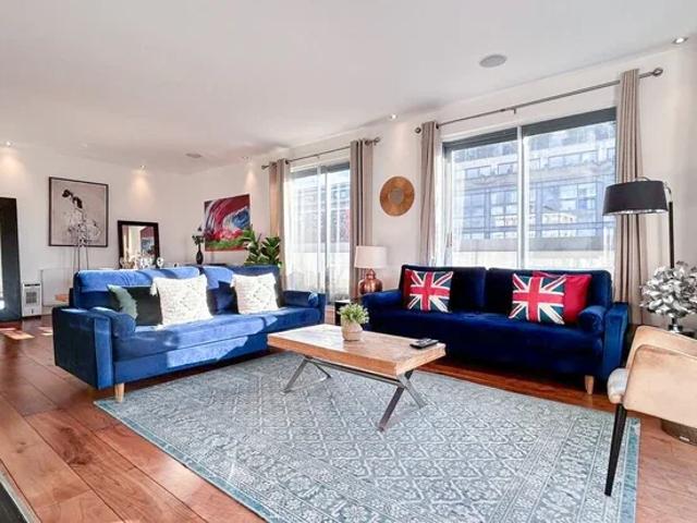 Apartment at Cruikshank Street, Greater London