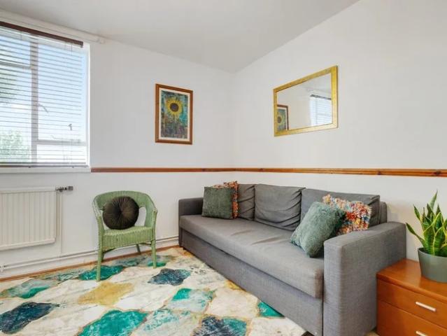 Apartment at Cruikshank Street, Greater London
