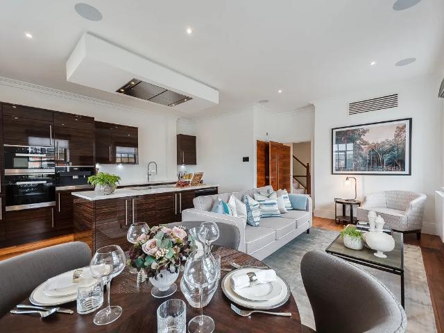 Apartment at Crabtree Lane, Greater London