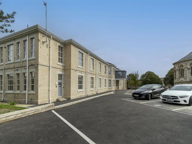 Apartment at Craigie Drive, Plymouth