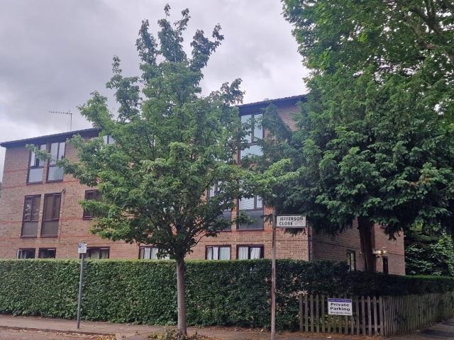 Apartment at Cranmer Avenue, Greater London