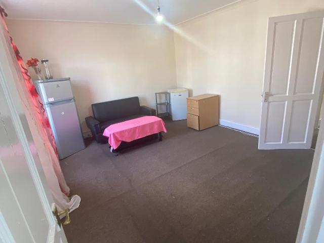 Apartment at Cranborne Road, Greater London