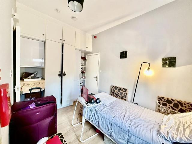 Apartment at Cranbrook Park, Greater London
