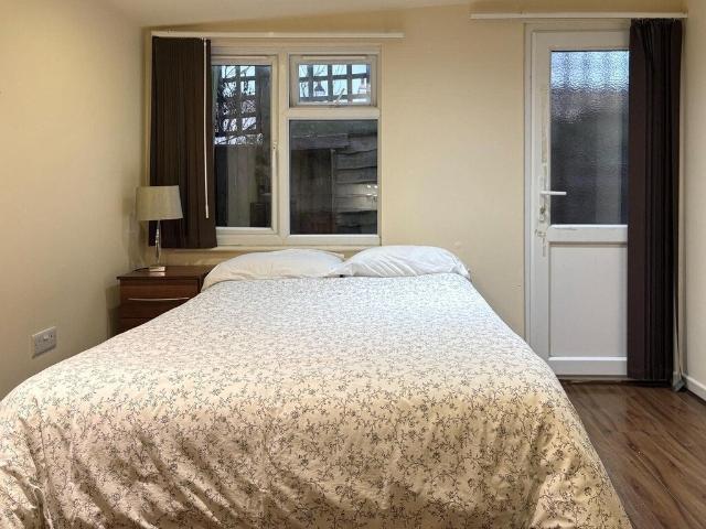 Apartment at Cranhurst Road, Greater London