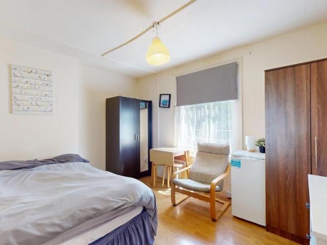 Apartment at Cranhurst Road, Greater London