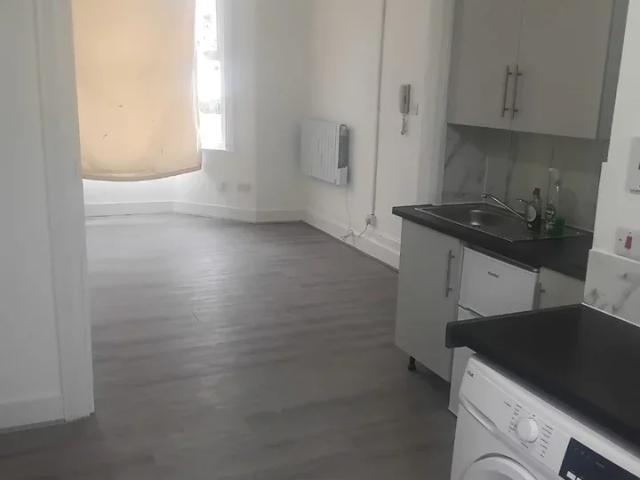 Apartment at Cranleigh Road, Greater London