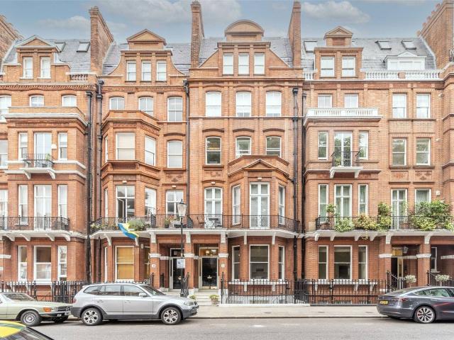 Apartment at Cranley Gardens, Greater London