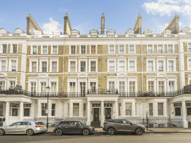 Apartment at Cranley Gardens, Greater London