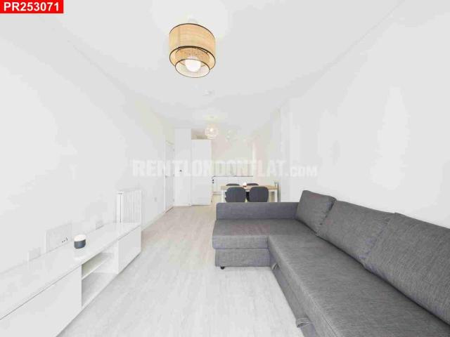 Apartment at Cranton Avenue, Greater London