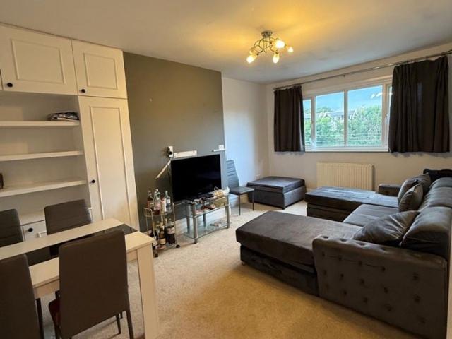 Apartment at Craven Avenue, Greater London