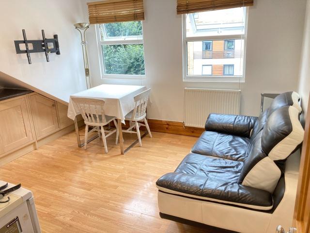 Apartment at Craven Avenue, Greater London