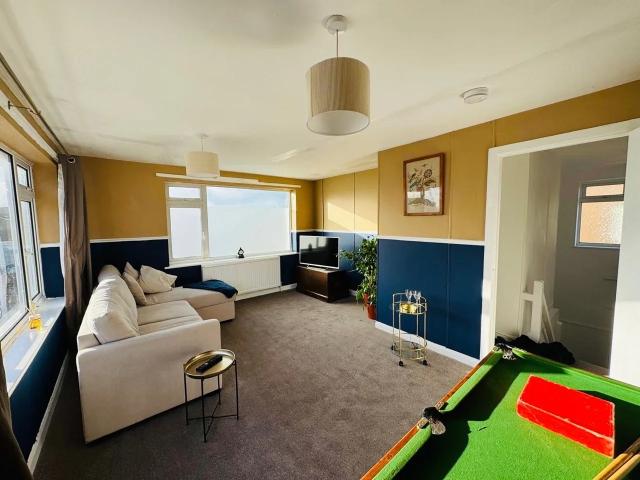 Apartment at Creek Road, Mengham