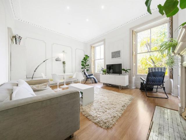 Apartment at Crescent Grove, Greater London